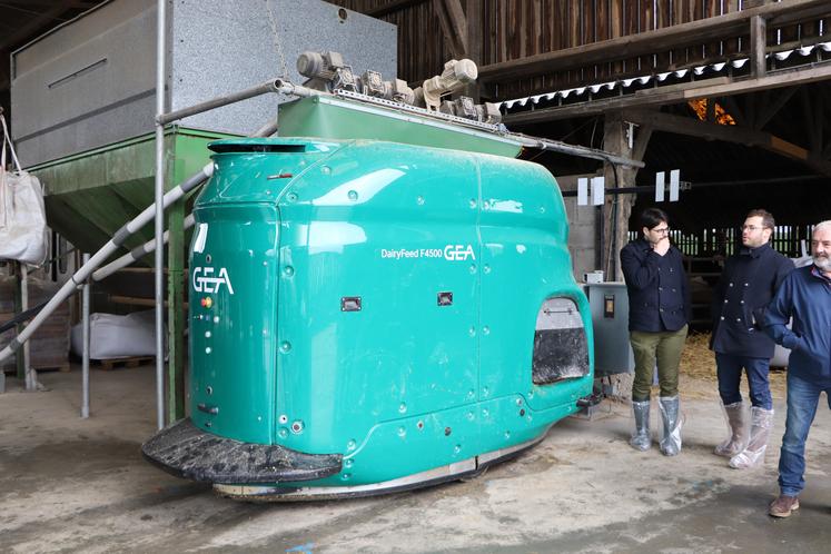 Machinisme | [VIDEO] Robot DairyFeed F4500 : GEA challenge le marché ...